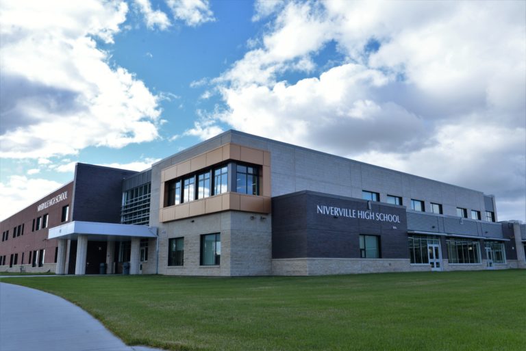 school-profile-niverville-high-school